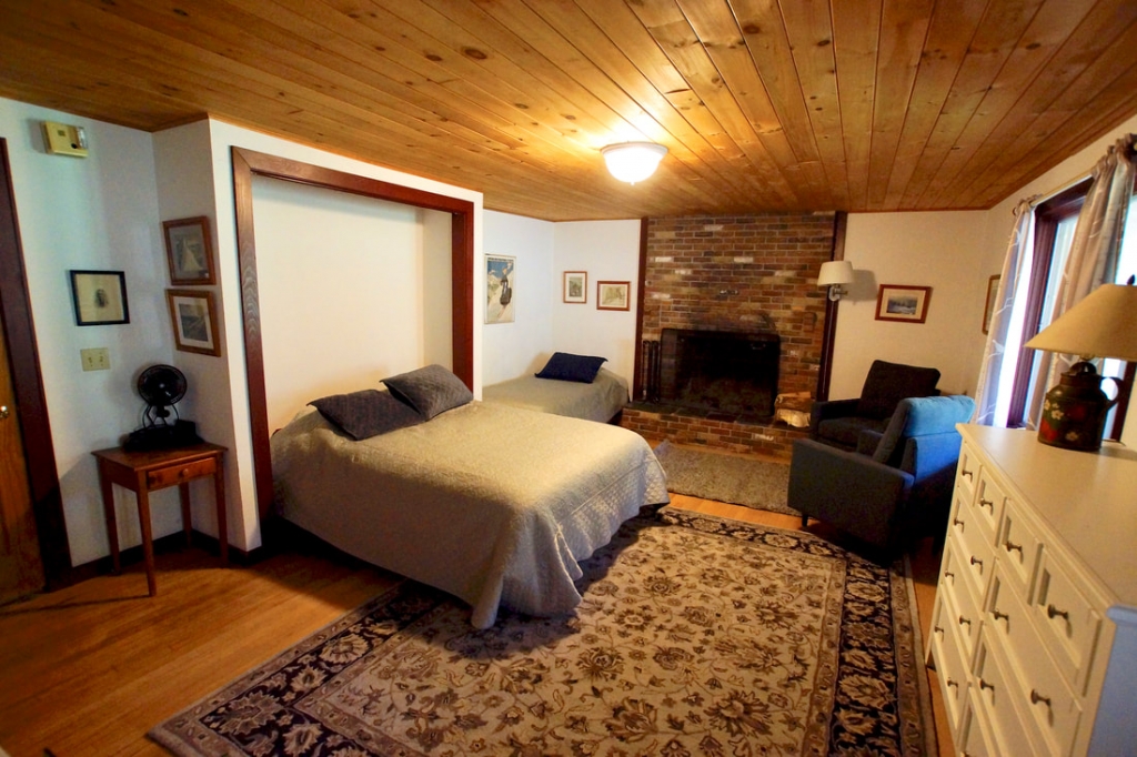 Rooms & Suites – Sleepy Hollow Inn